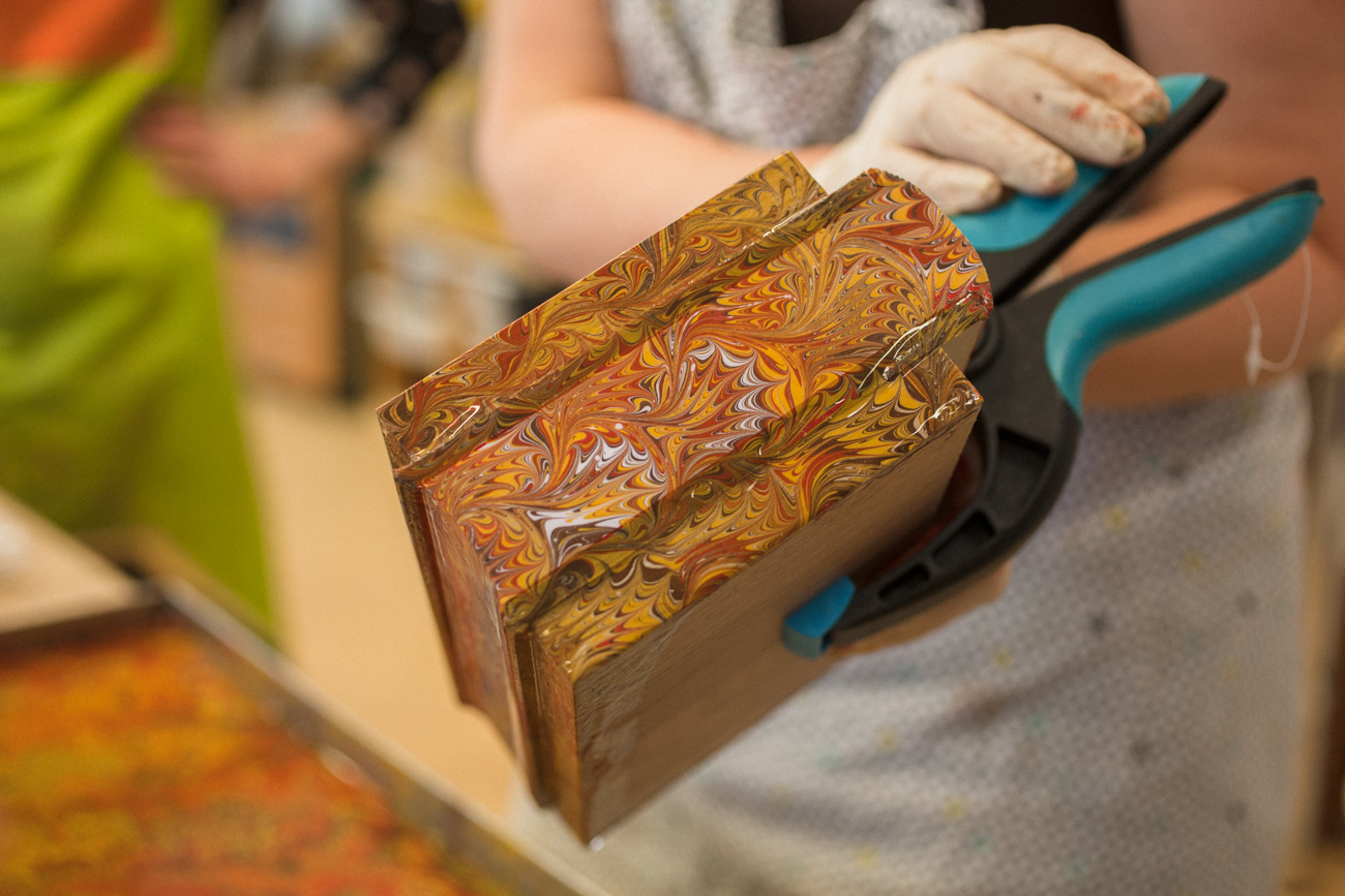 Book edge marbling workshop – siberiana books